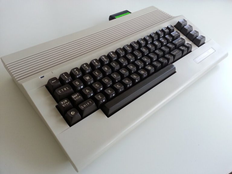 Collectie C64c | Commodore 64 Blauw Zwart Transparant | C64