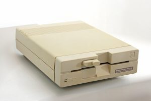 1541 Disk Drive - 1541c 1541-II | Commodore 64 Floppy Drive - C-64.nl